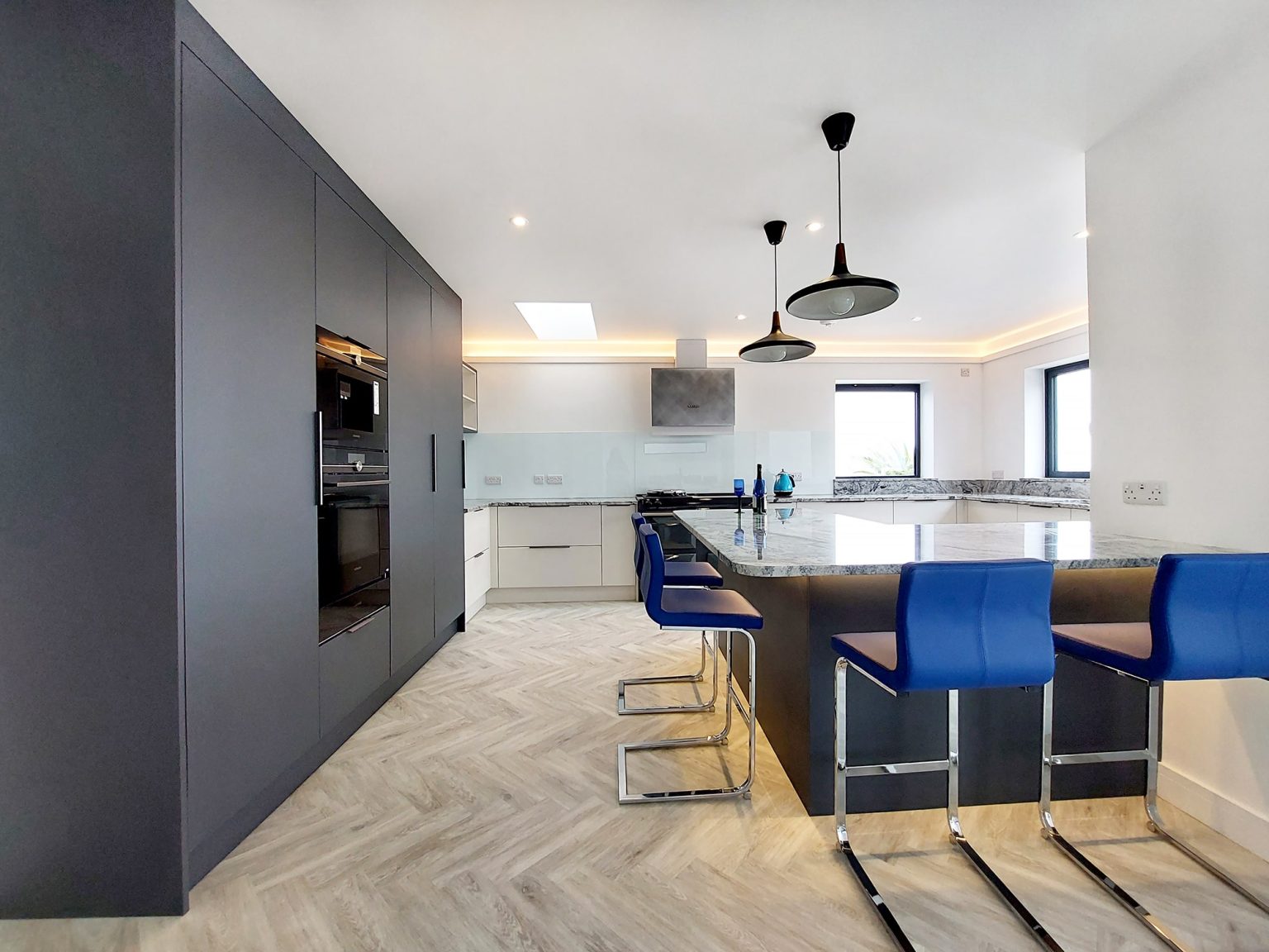 Dramatic Monotonal Kitchen, St Ives - Now Kitchens: Award-Winning ...
