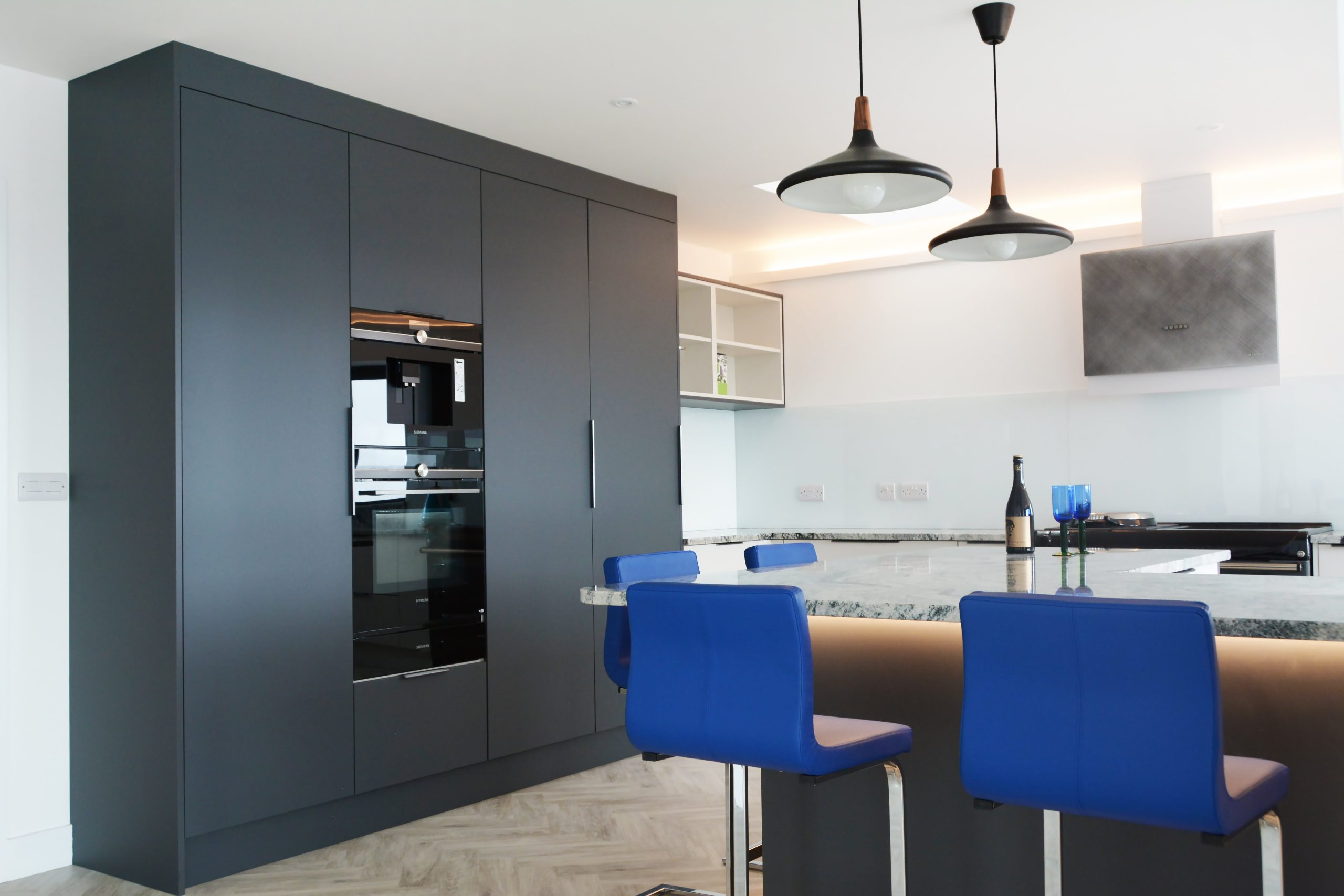 Dramatic Monotonal Kitchen, St Ives - Now Kitchens: Award-Winning ...