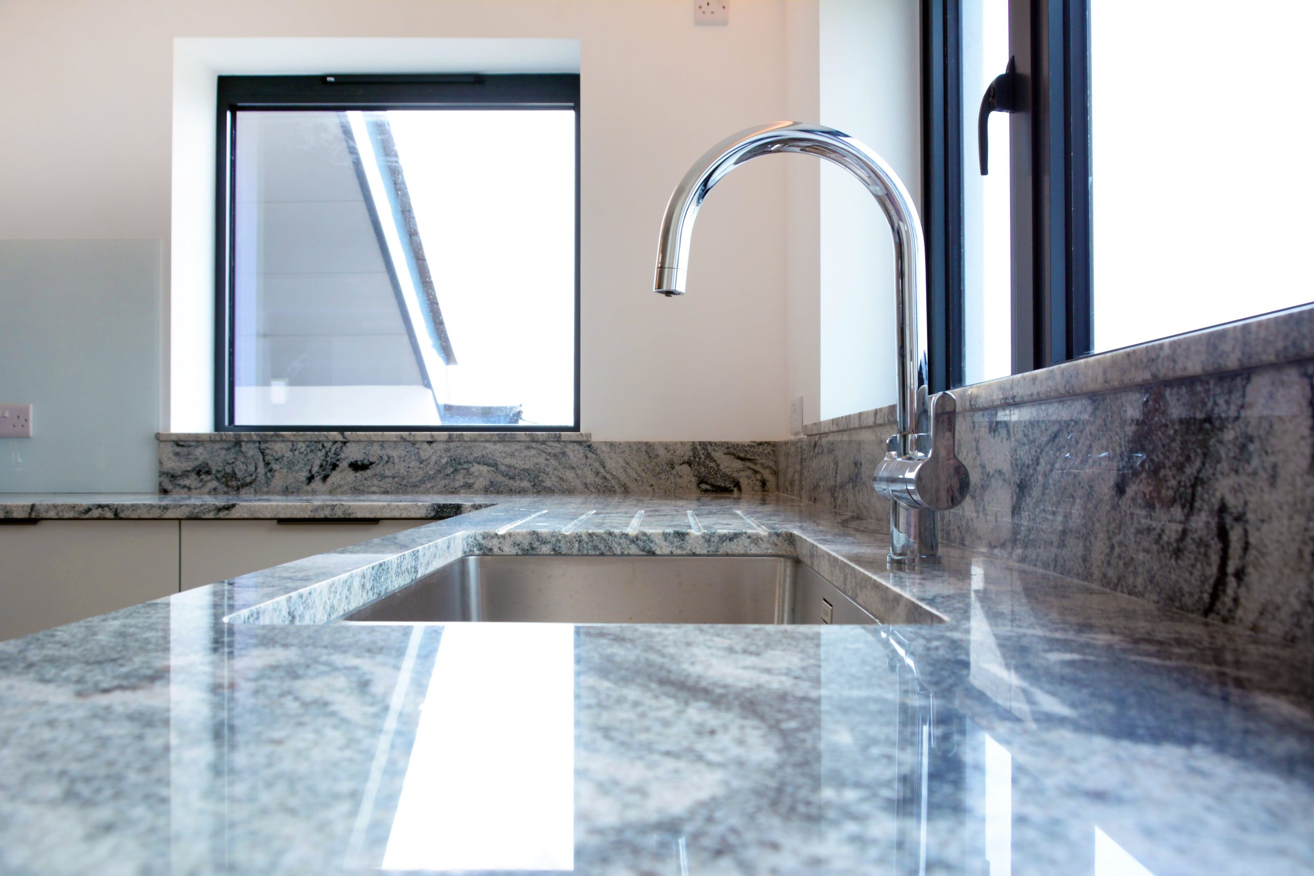 Dramatic Monotonal Kitchen, St Ives - Now Kitchens: Award-Winning ...