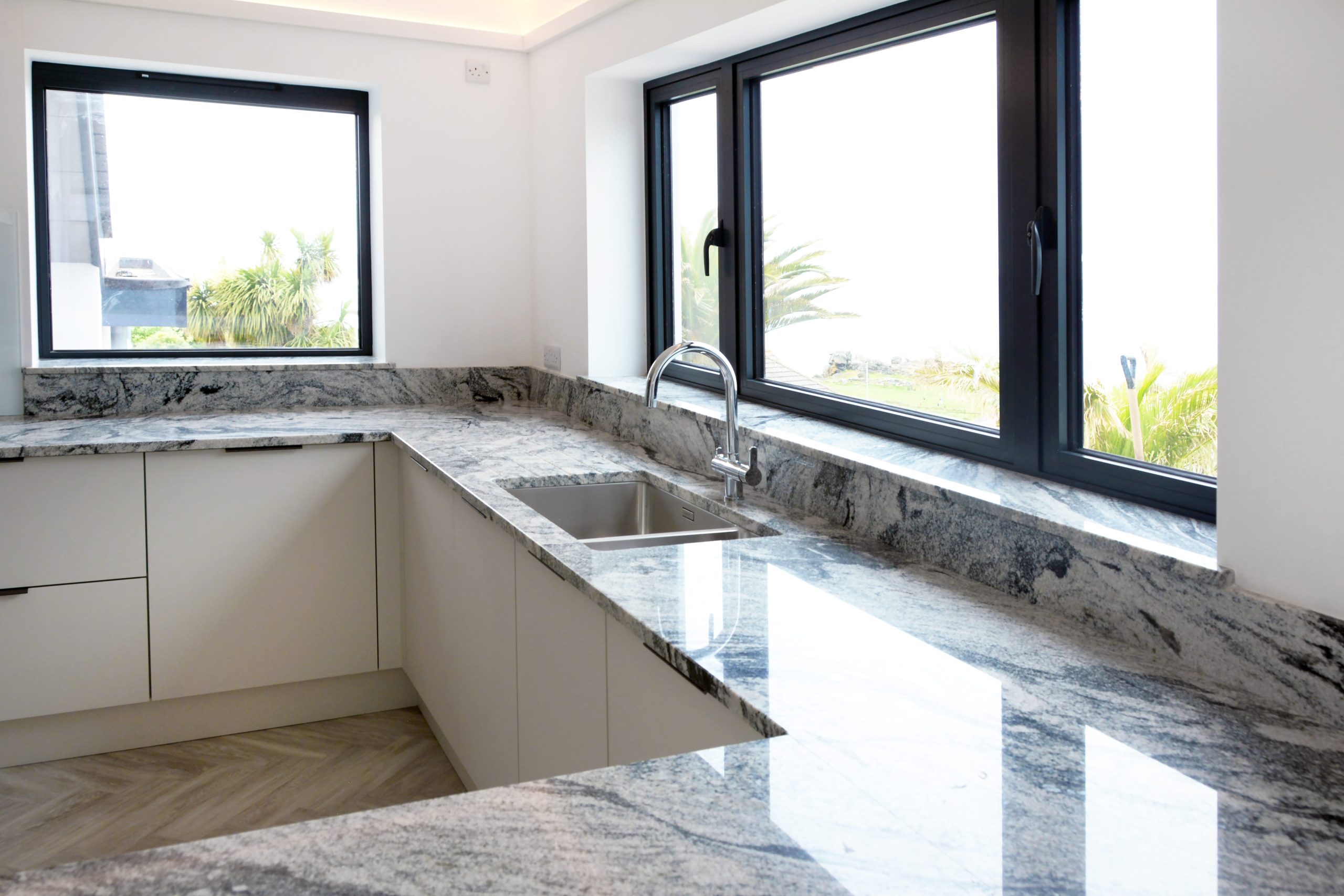 Dramatic Monotonal Kitchen, St Ives - Now Kitchens: Award-Winning ...